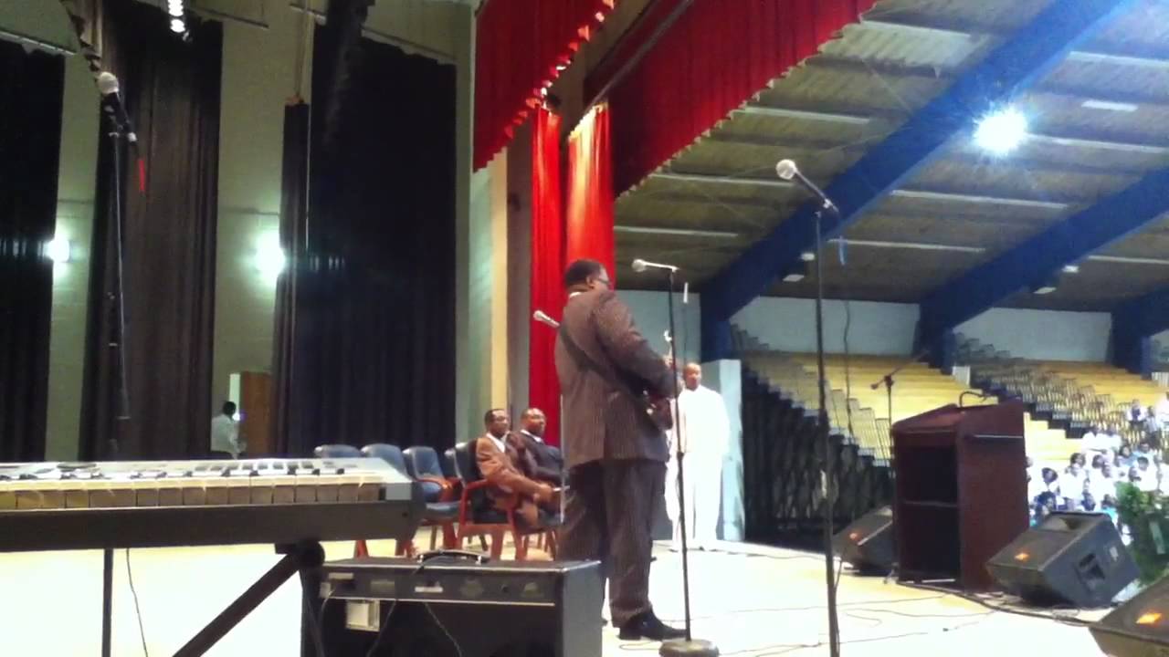 Dwight Gordon playing I Been in the Storm - YouTube