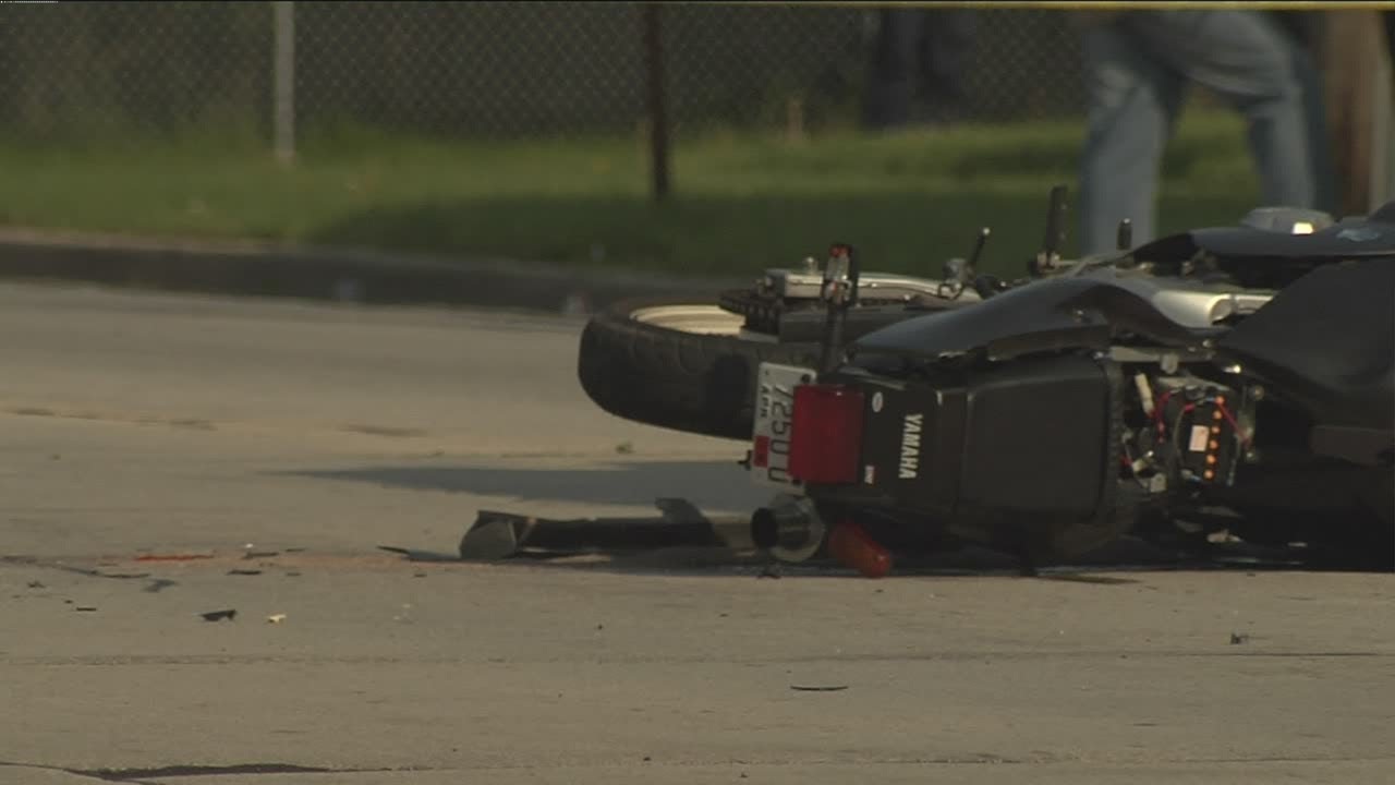 Woman dies in motorcycle crash - YouTube