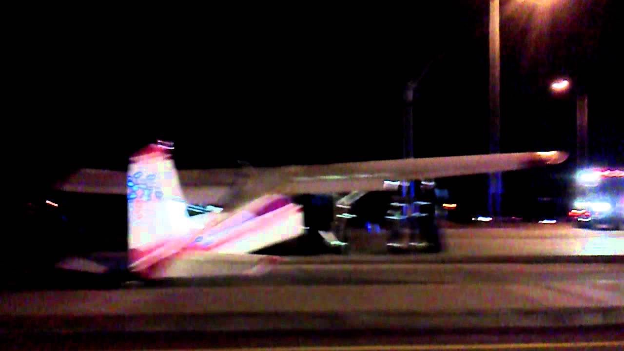 Airplane crash lands in eau claire wisconsin - YouTube