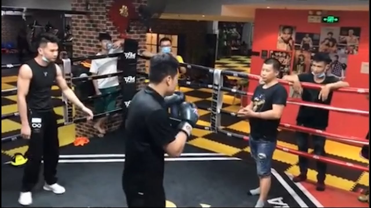 Kungfu Master 30+ Years Training vs Boxer 8 Months Training - YouTube