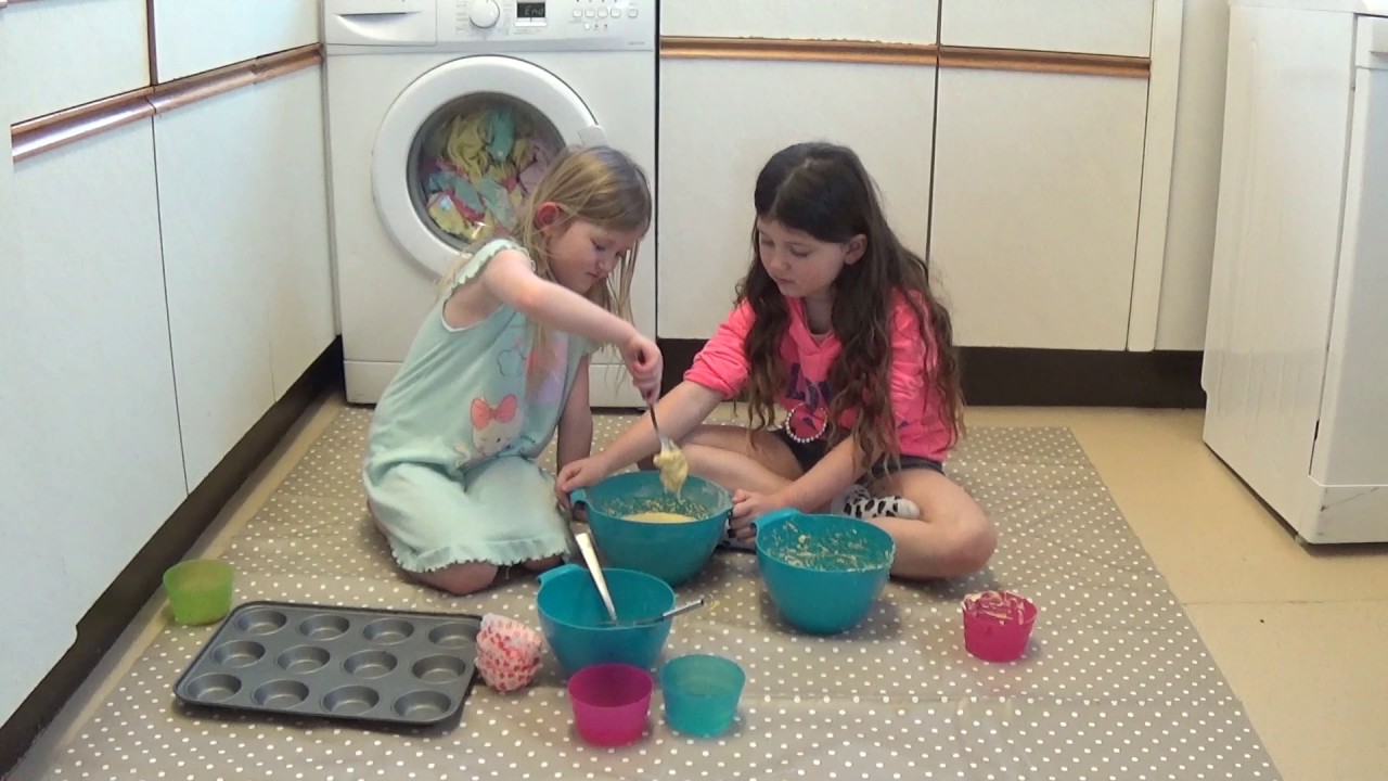 Making Cup Cakes - Cooking with Kids - YouTube