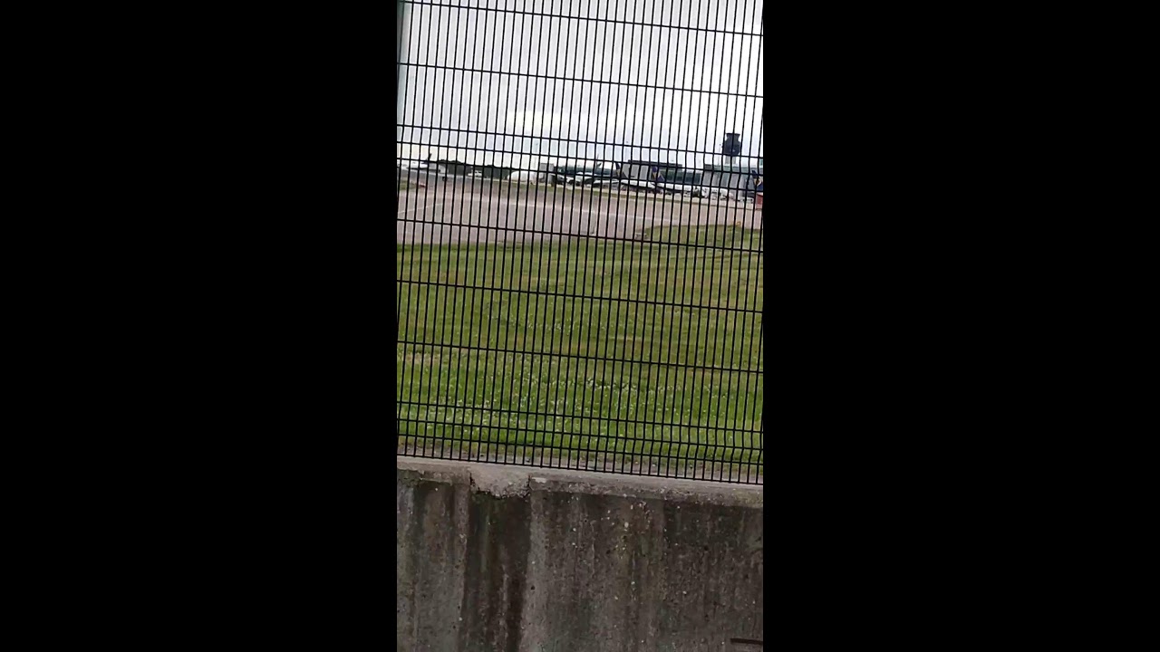 live manchester airport plain spoting - YouTube