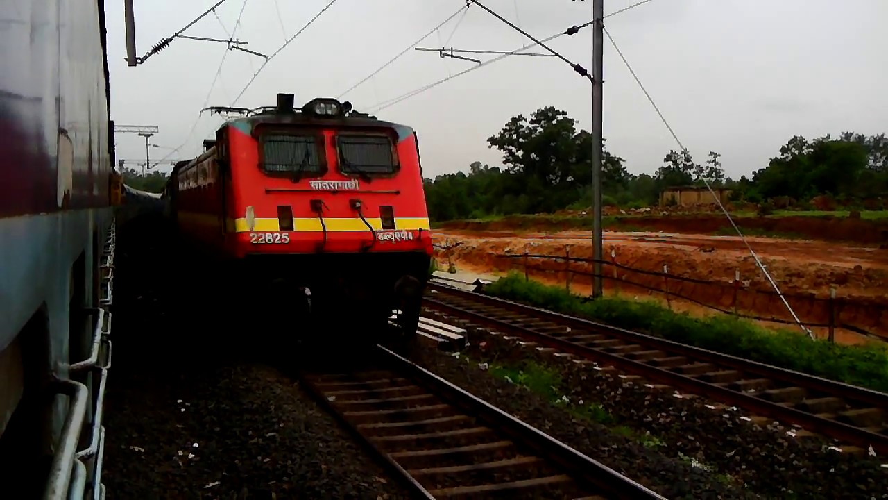 Curving Shalimar Bhuj Express Led By SRC WAP-4 Crossing Utkal Express ...