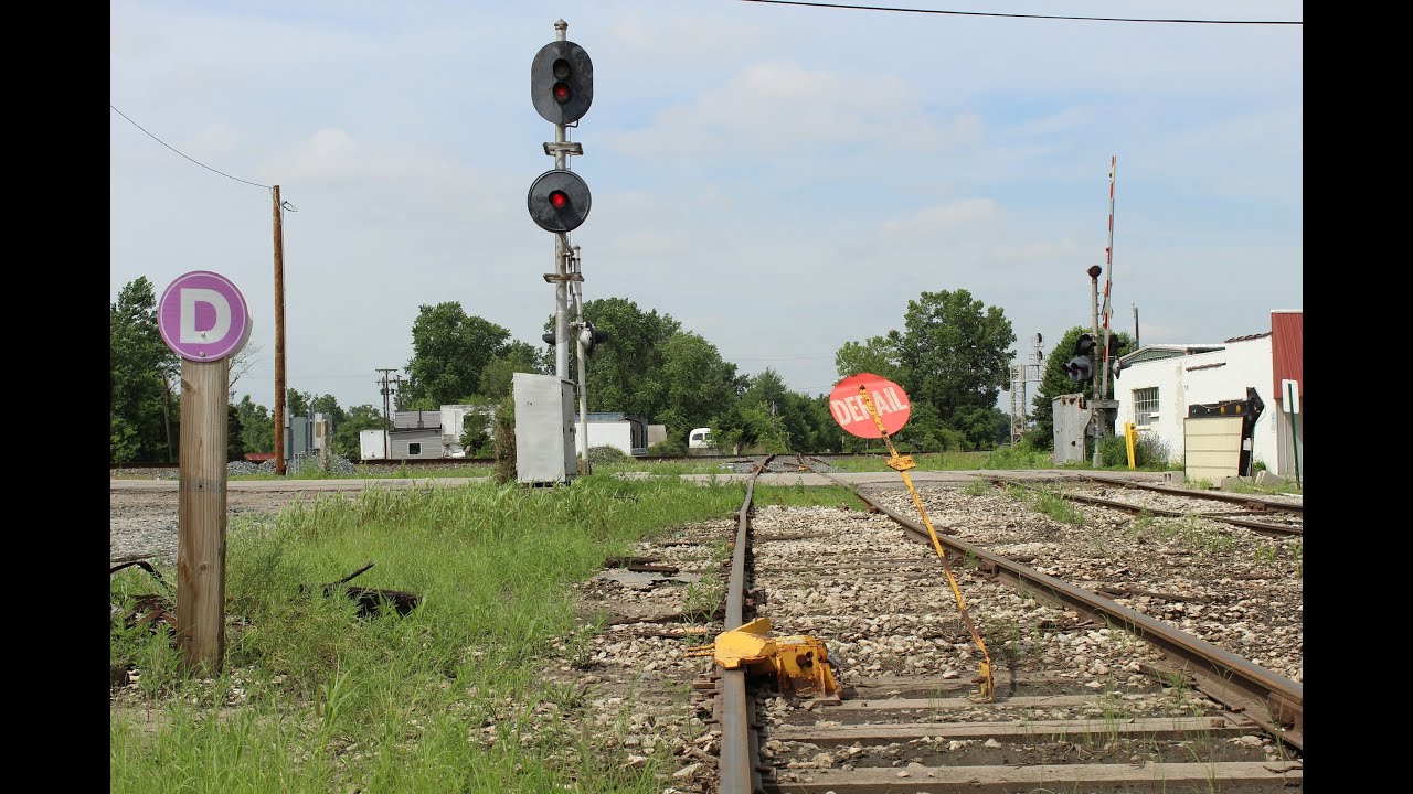 Union Pacific Train at Deatrick Street at Defiance, OH 6/25/18 - YouTube