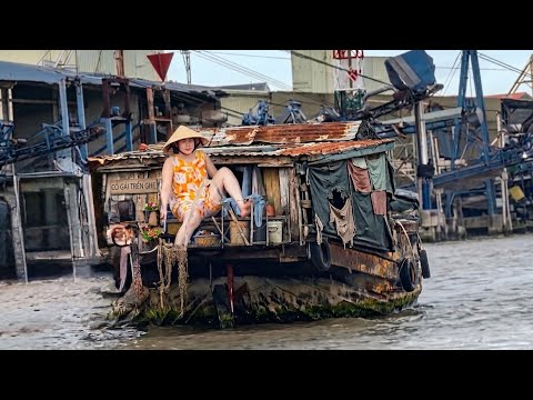 Living on a 4m² Boat: Why She Gave Up Everything for River Life