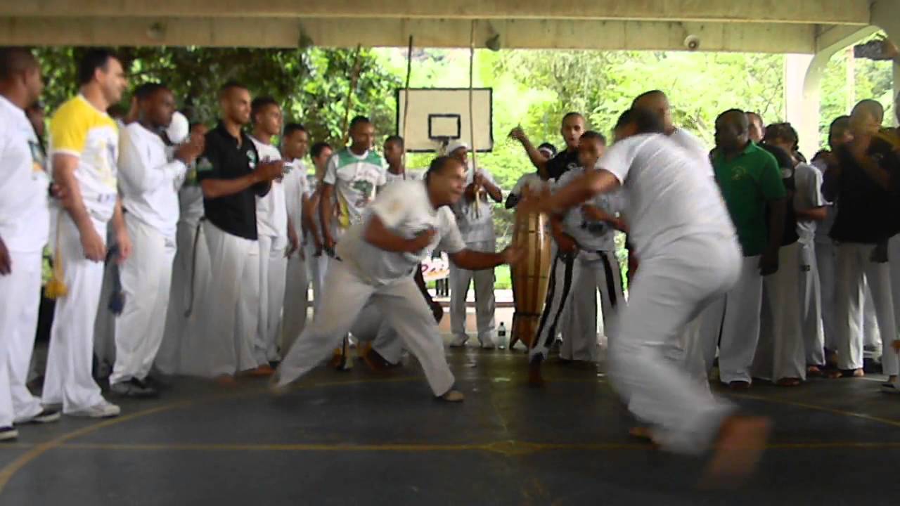 grupo de capoeira raiz Posse-Areal segunda graduaçao - YouTube