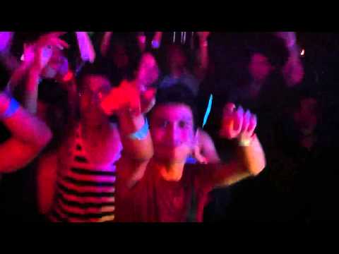Jochen Miller drops Rotuna @ Azurra beach (Singapore)