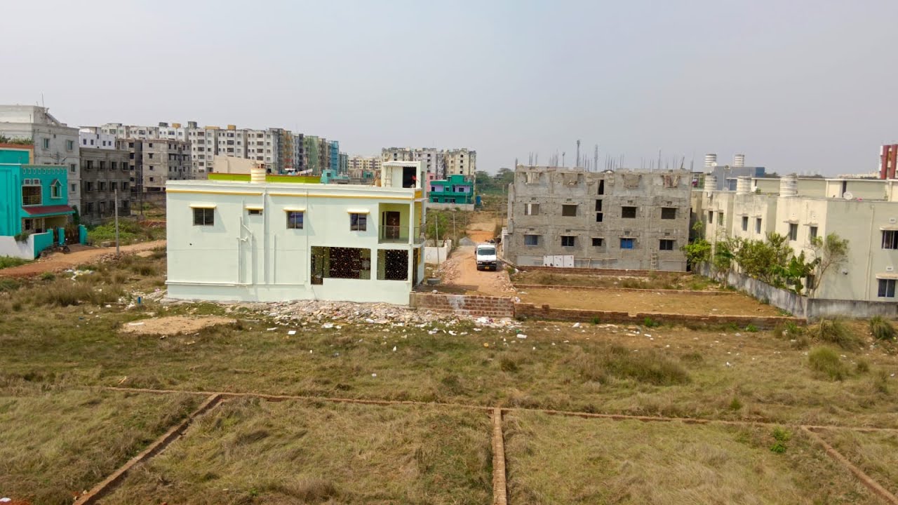 GATED SOCIETY PROJECT IN SUNDARPADA HI-TECH PLAZA RIGHT SIDE plotting ...