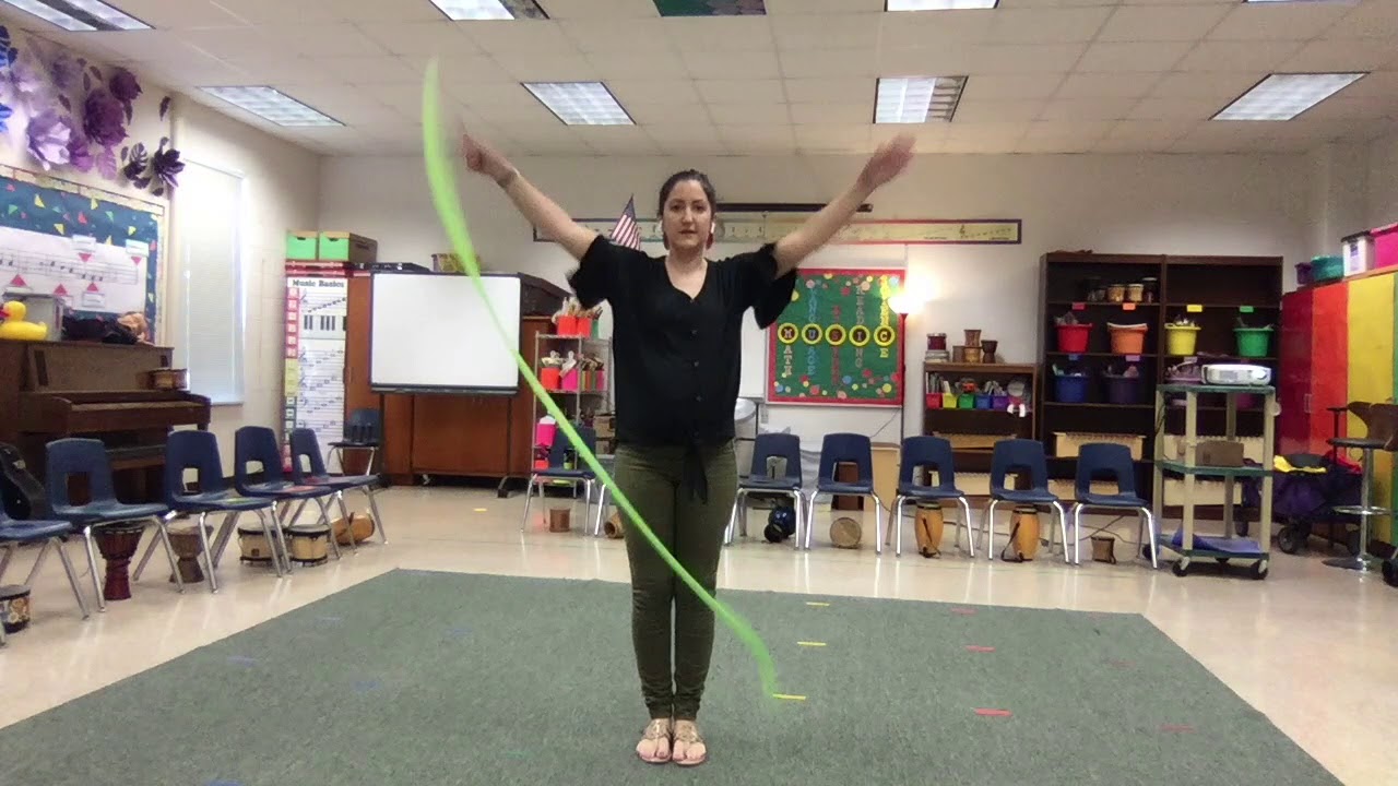 *With Modeling* Trepak Ribbon Dance - YouTube