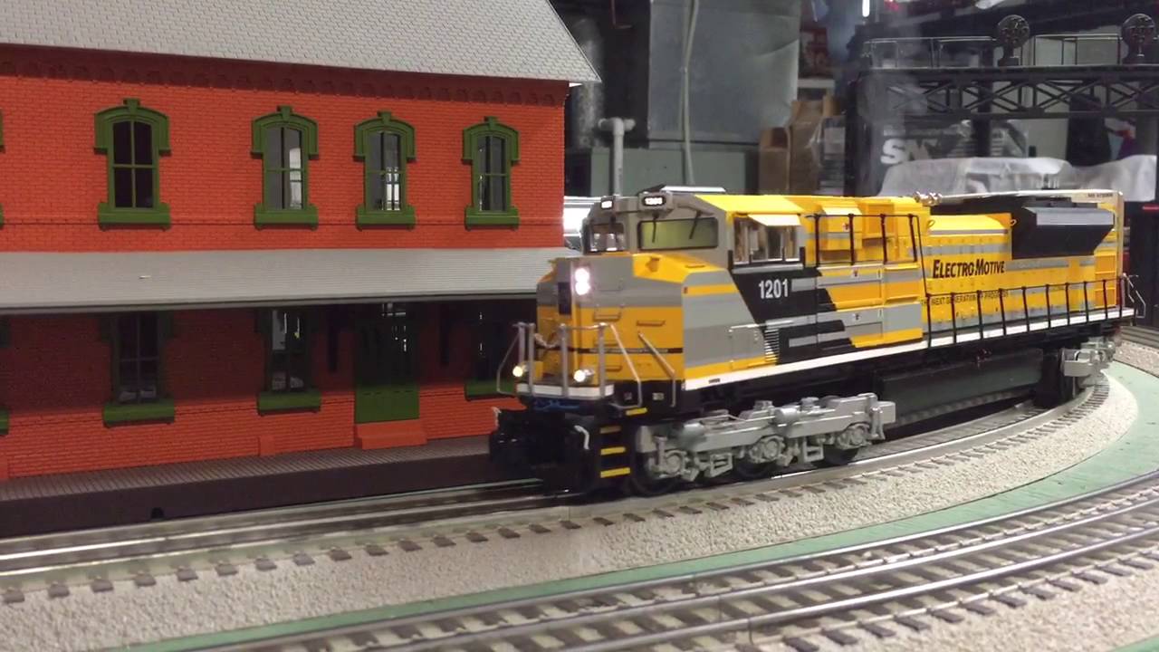 MTH Trains - EMD SD70Ace Demonstrator - YouTube