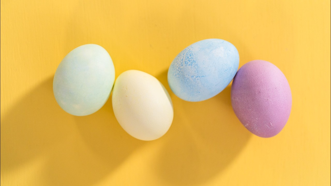 You Won’t Believe How Simple It Is to Dye Easter Eggs with Food ...