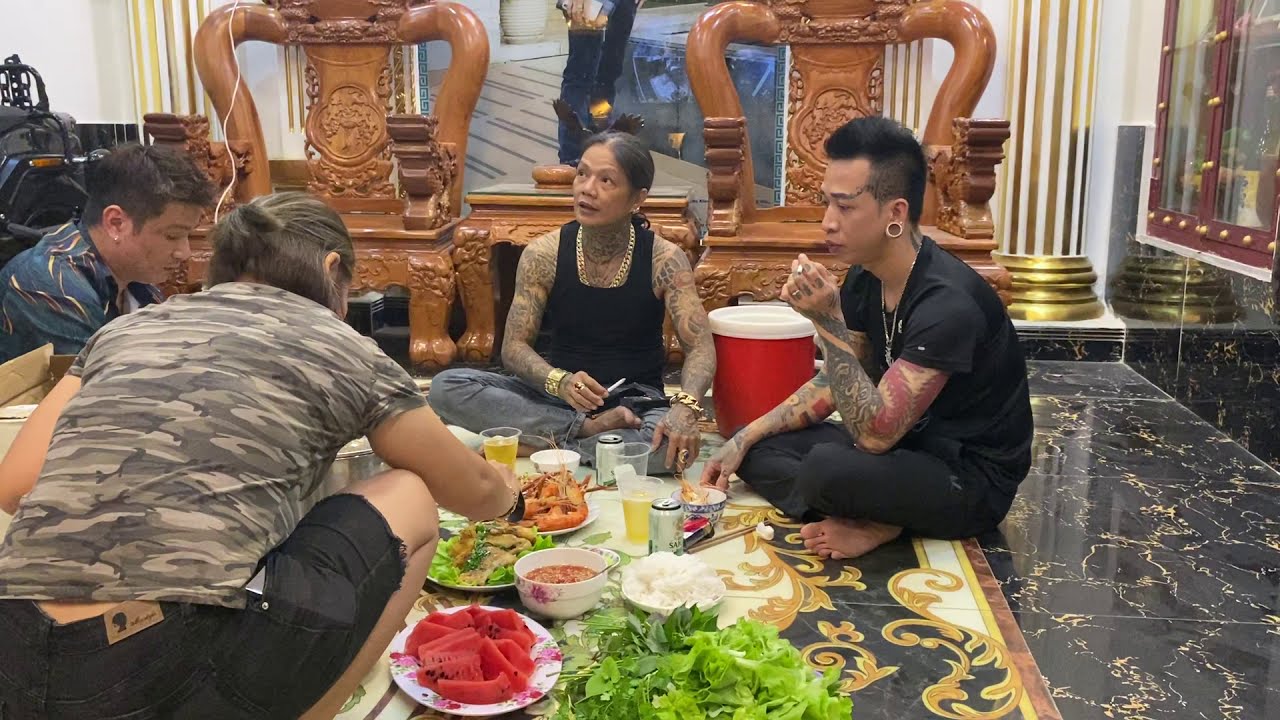 Những anh thợ xăm.miền Quang Tim tattoo vào Tattoo Đạt Phú Nhuận giao ...