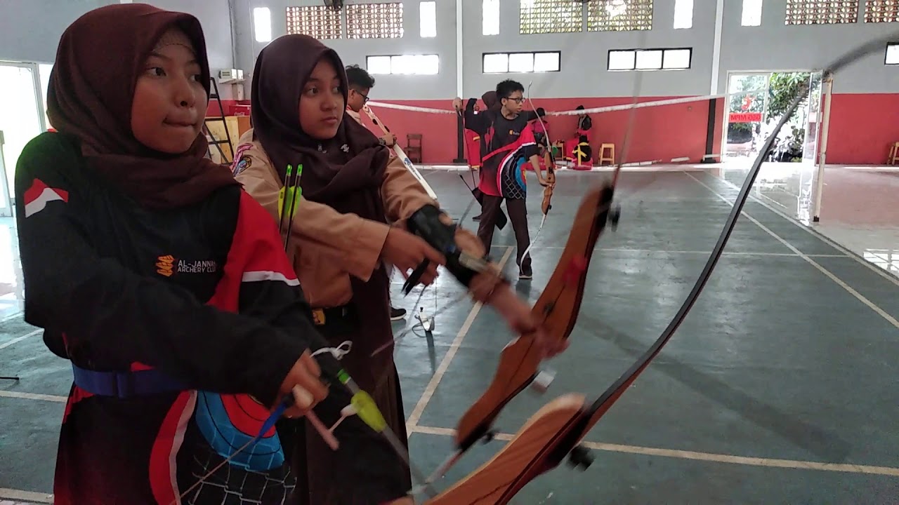 Muslimah tangguh latihan memanah - Al Jannah Archery Club - YouTube