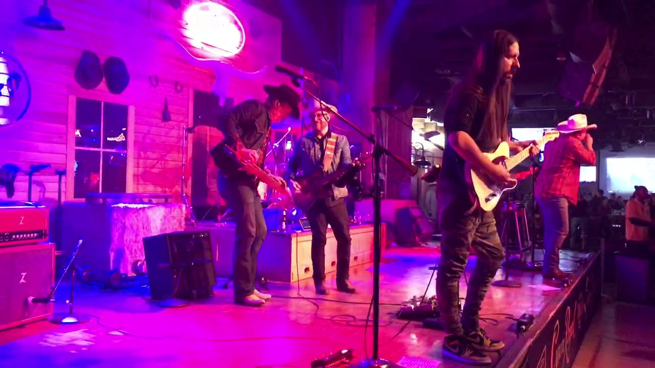 Dancing at Gilley's Las Vegas Country Bar Jammin to the Live Band - YouTube