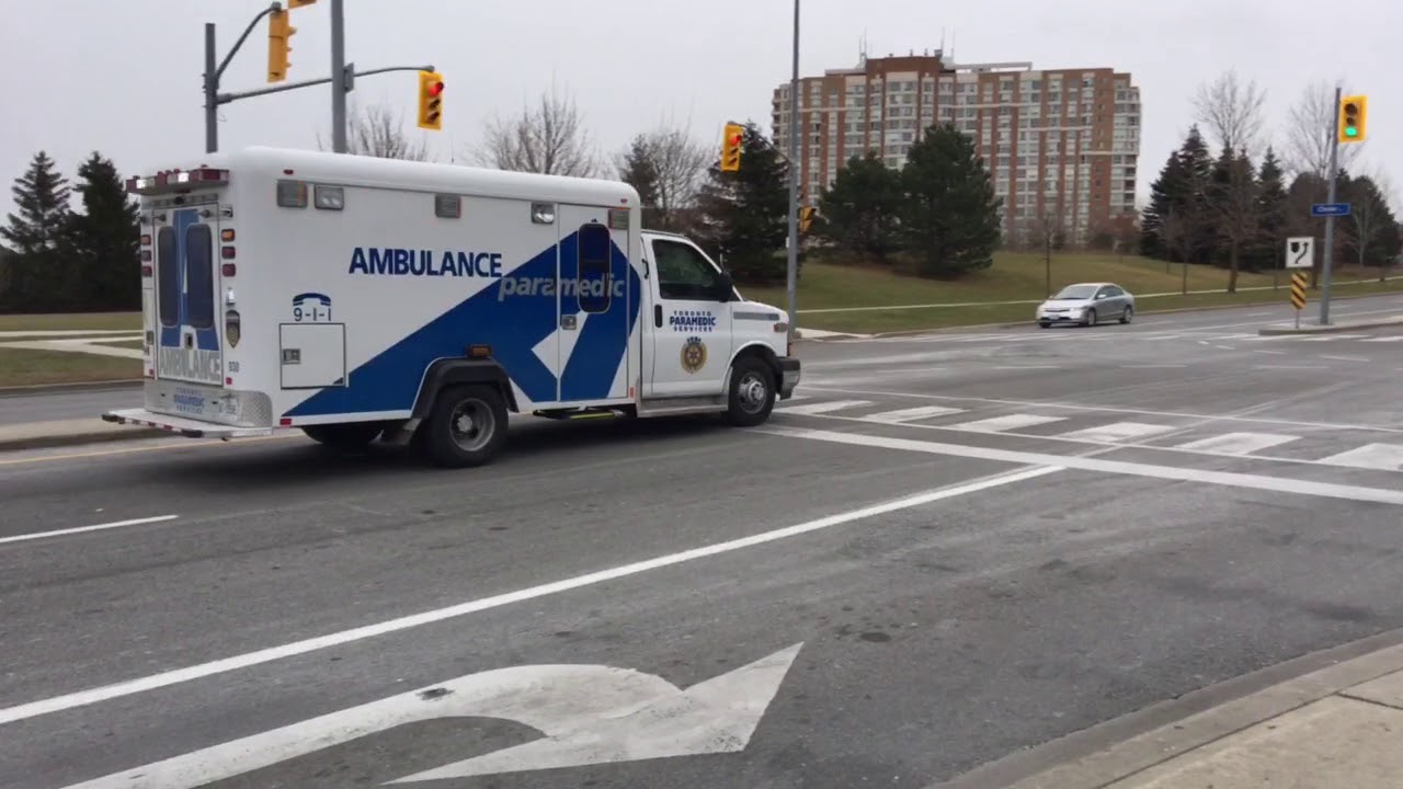 Toronto Paramedic Service Responding - YouTube