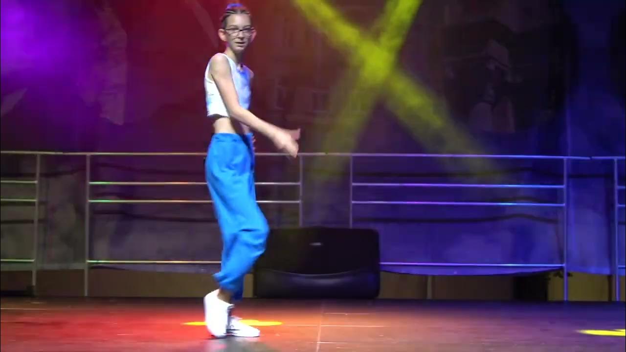 Zoé Zoom v2 - YouTube