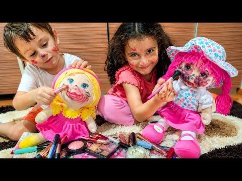 Ece Su ve Çağatay Poyraz bebeklerine makyaj yaptılar 