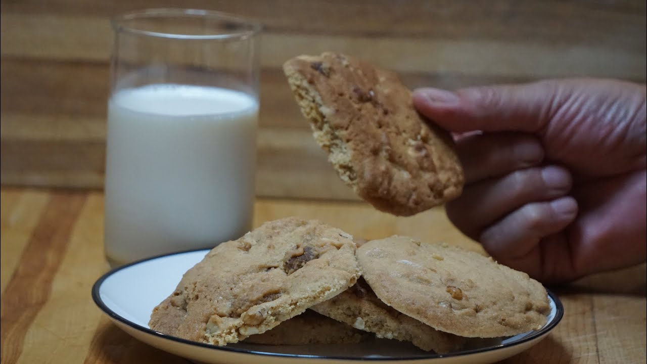 BISCUITS AU CHOCOLAT BLANC ET AUX NOIX DE GRENOBLE - YouTube
