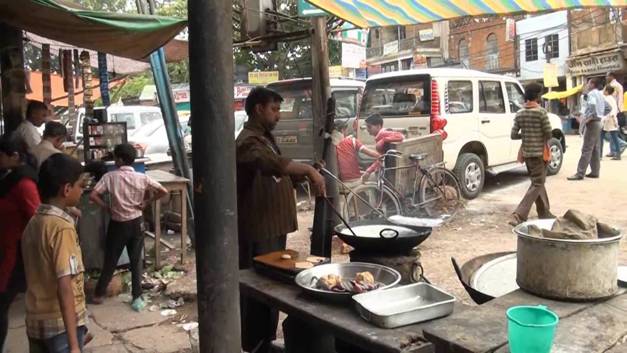 Varanasi en Inde, nourriture de rue - YouTube