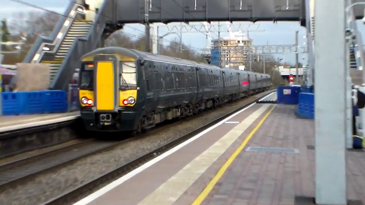 Class 387/1 387148 + 387145 at Ealing Broadway - YouTube