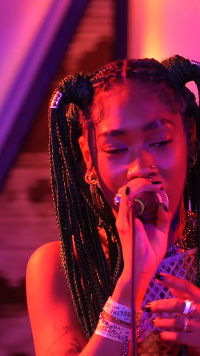 Rileyy Lanez live - YouTube