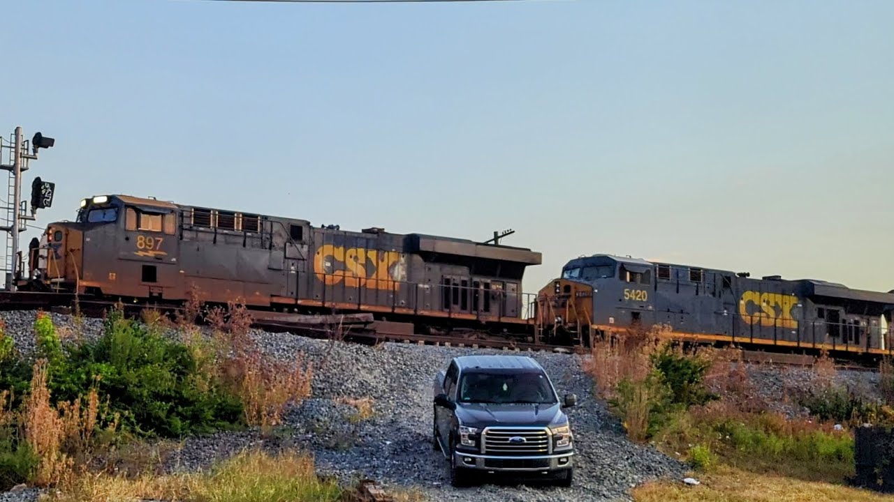 Enormous Southbound CSX mixed manifest coming off CSX Cincinnati ...