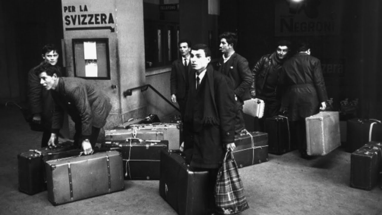 Emigranti Esprèss, il treno degli emigranti a teatro - YouTube