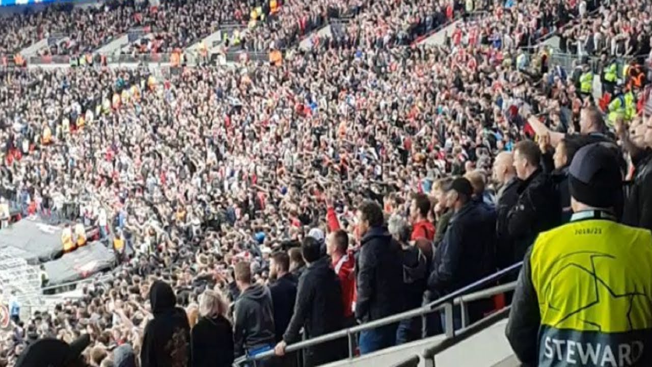 Psv Fans in Wembley | Tottenham vs Psv - Ultras Way - YouTube