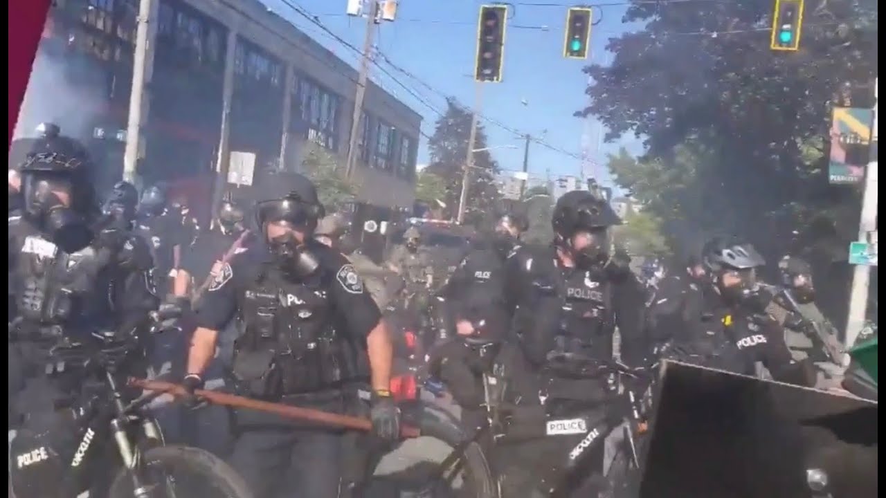Seattle Police pushing back rioting protesters with MTB, munitions ...