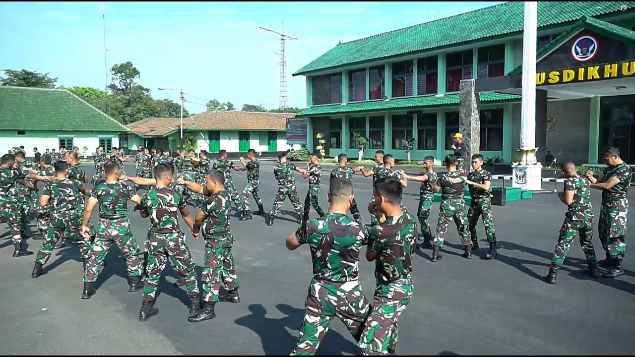 Latihan Beladiri Taktis Pusdikhub - YouTube