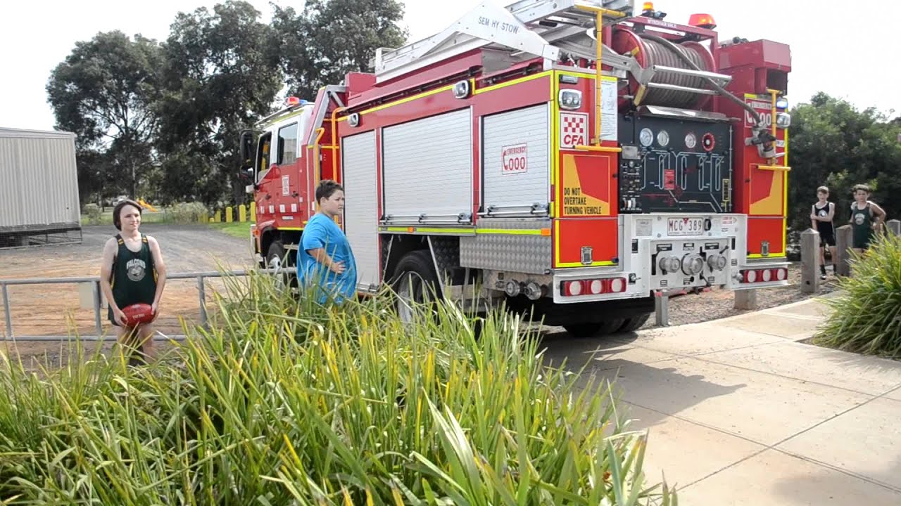 CFA - Wyndham vale Pumper Tanker - YouTube