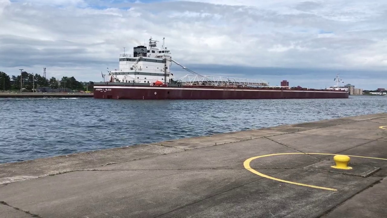 Great Lakes Freighters at the Soo Locks - YouTube