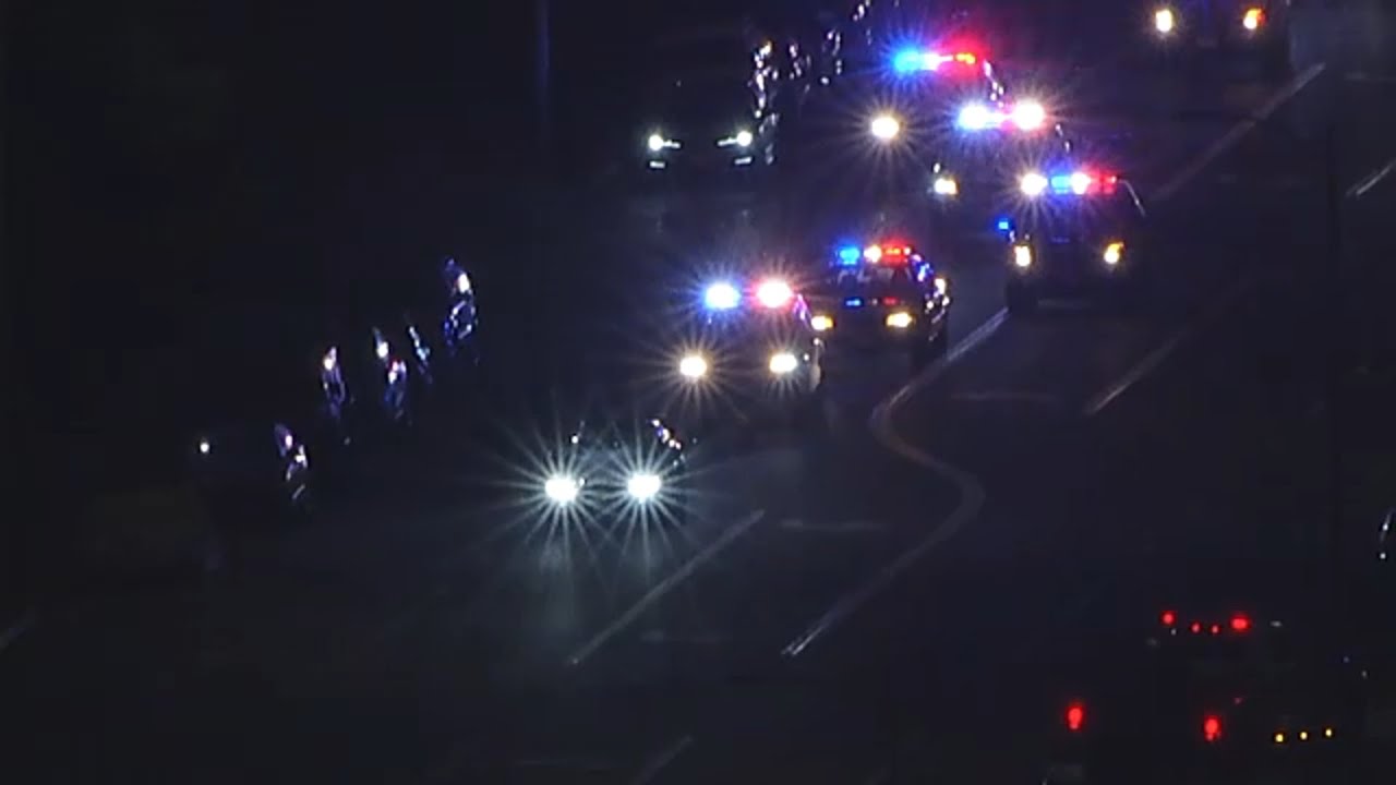 LAPD officers chase suspect in stolen vehicle in Los Angeles - YouTube