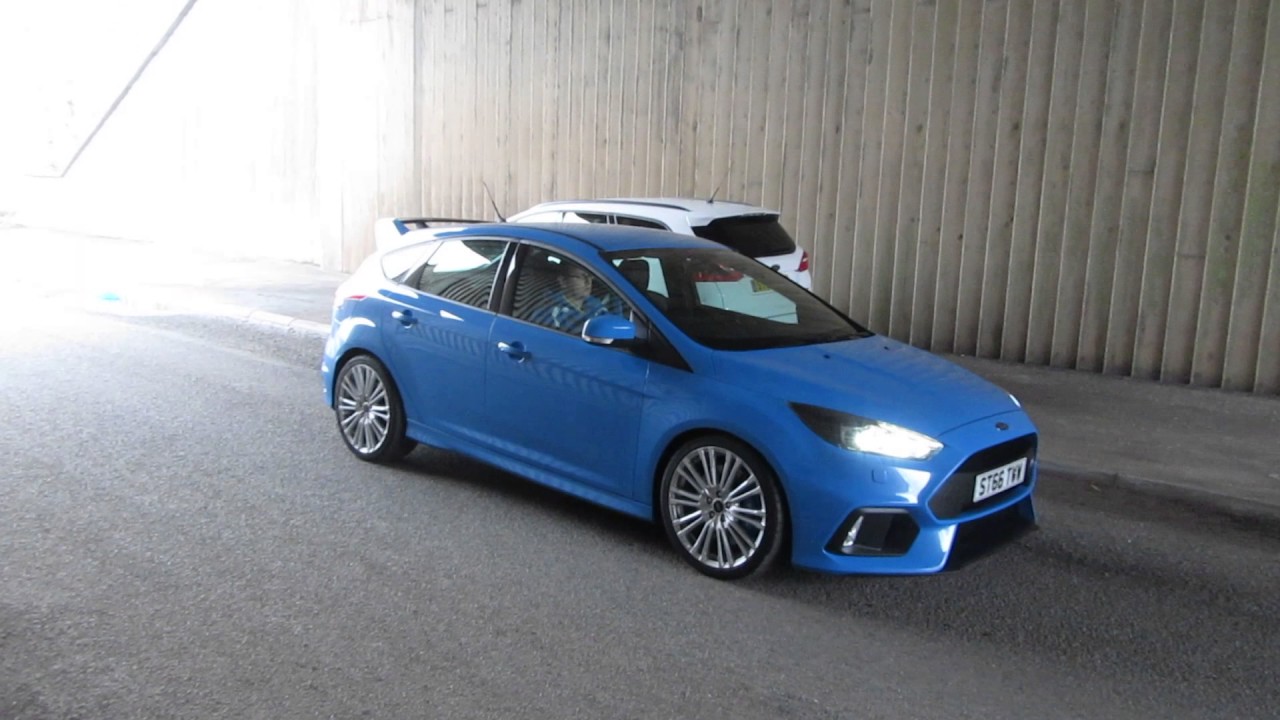 Ford Focus RS vs Focus ST - YouTube