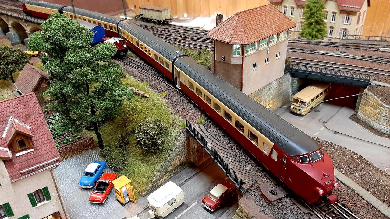 RAm TEE Edelweiß der SBB im Bahnhof Crailsheim - Roco 69121 - YouTube