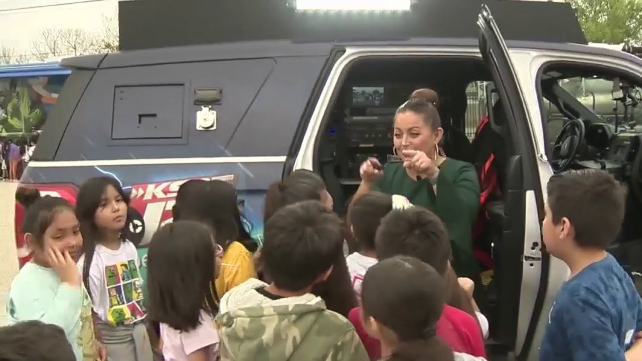 KSAT 12 reporters take part in career day at South San ISD - YouTube
