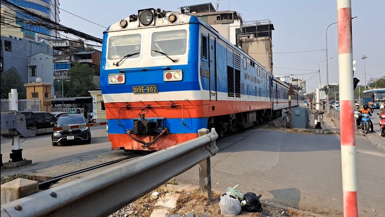 [845] D19E-902 kéo tàu rỗng 7303 (17/01/2025) - YouTube