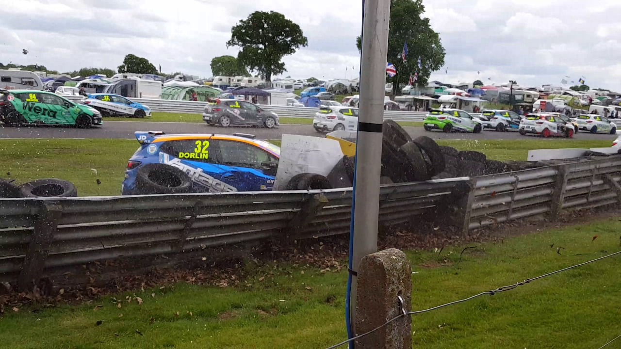 BTCC..... CLIO CUP DRAMATIC CRASH! OULTON PARK 21/05/17 - YouTube