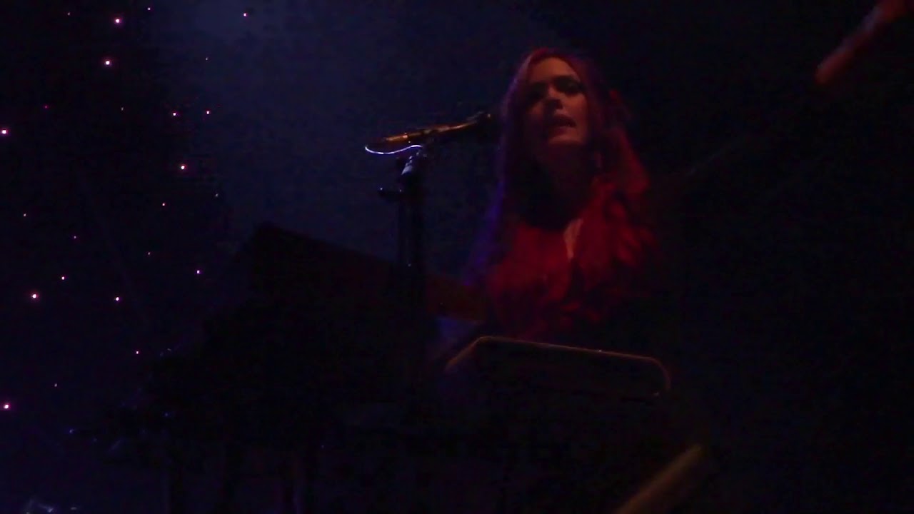 M83 feat Kaela Sinclair - Intro - 6/6/16 - YouTube