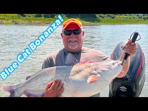Bumping for Catfish on the Mississippi - YouTube