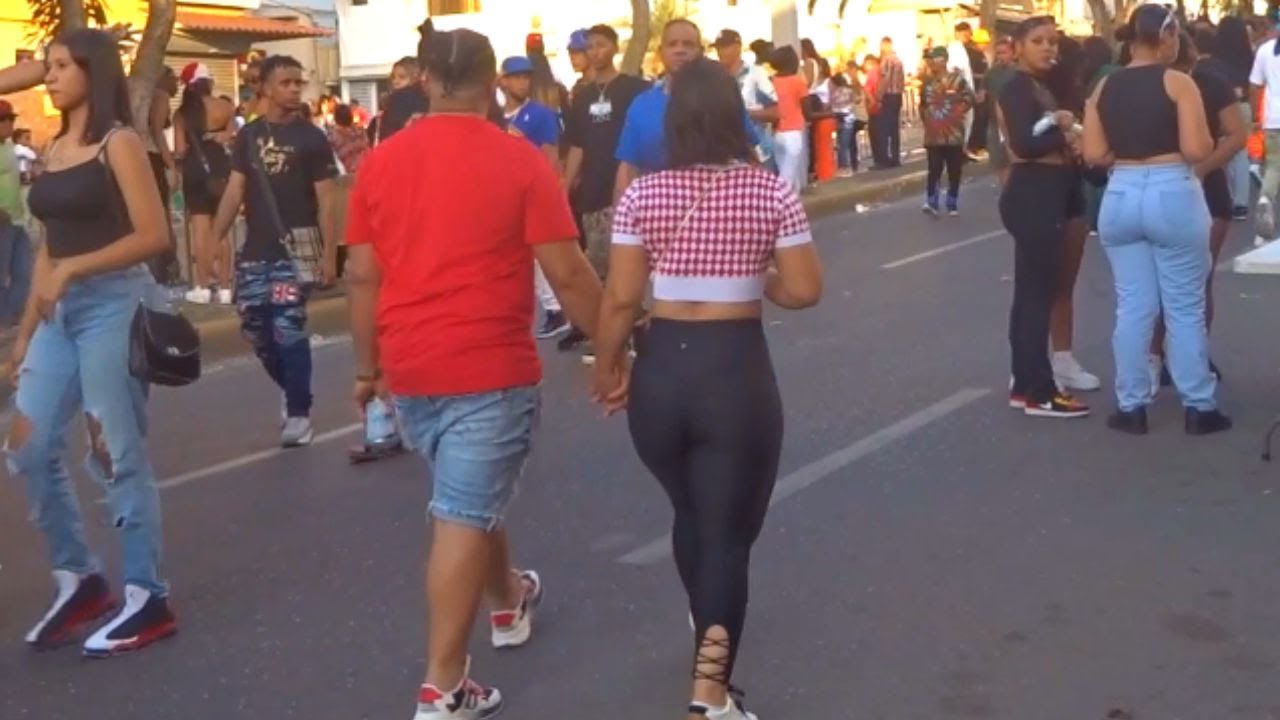 THE WAY THEY PARTY IN DOMINICAN REPUBLIC IS INSANE 💯🔥 - YouTube