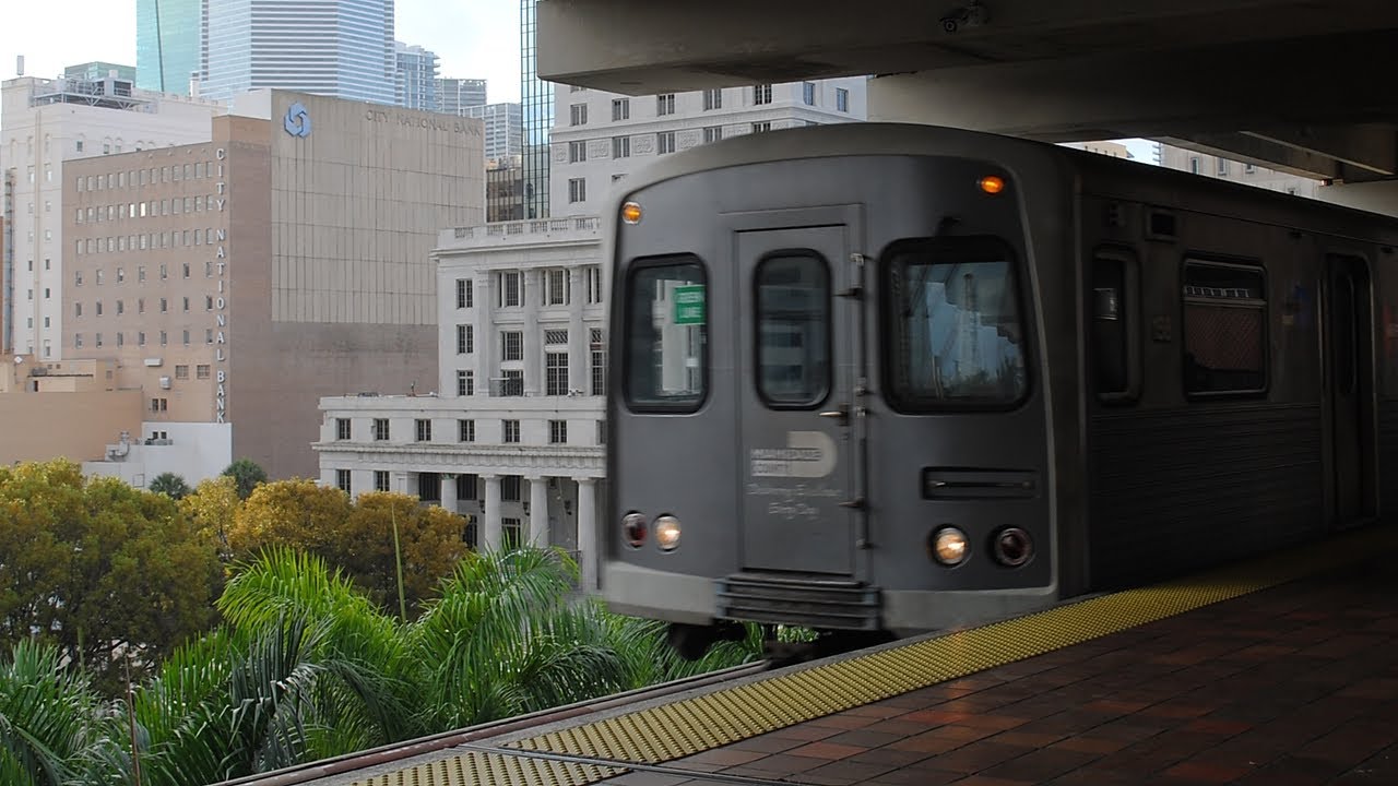 Budd Rapid Transit Car in Miami【鉄道走行音】 - YouTube