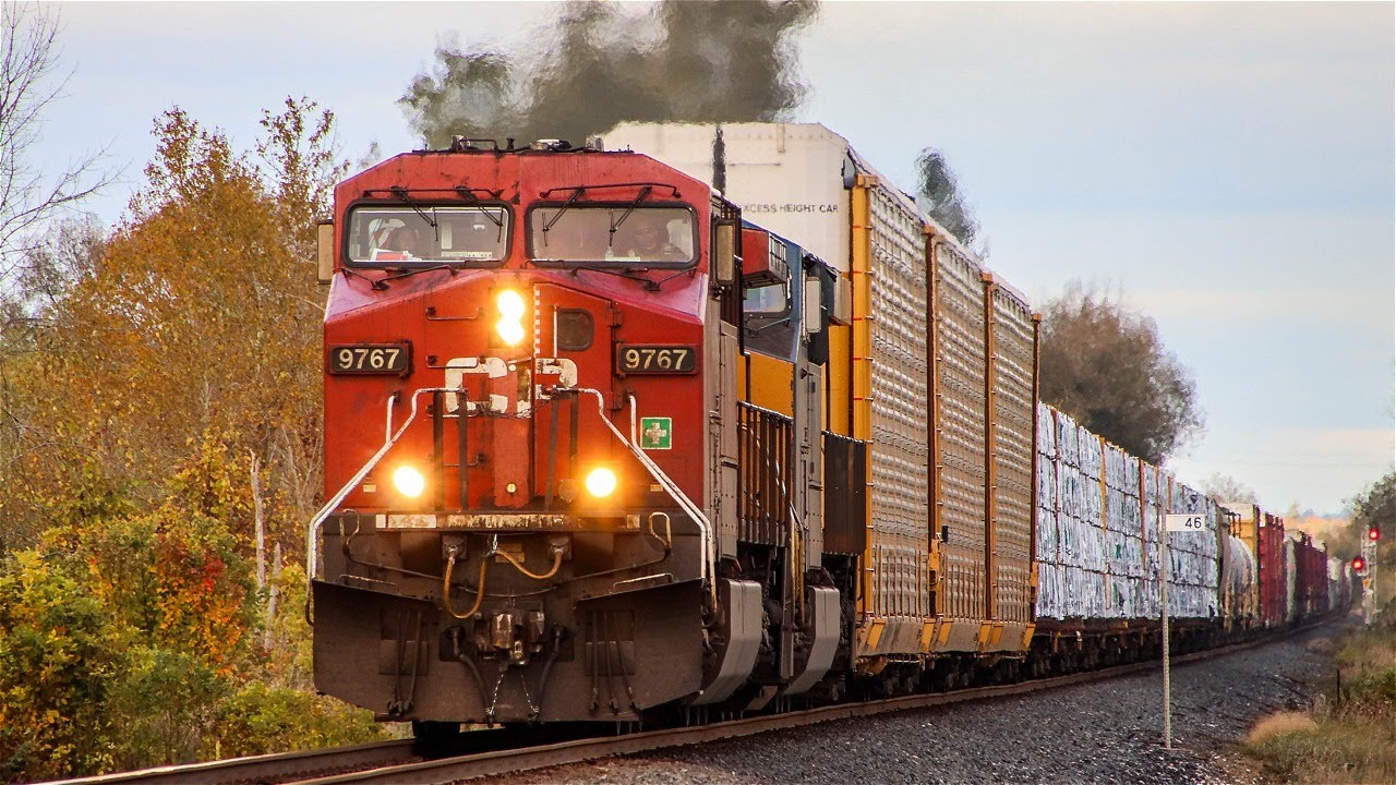 CP 9767 & CSX 992 Lead CPKC 420, Friendly Crew at Alliston, ON [10/13/2023] - YouTube
