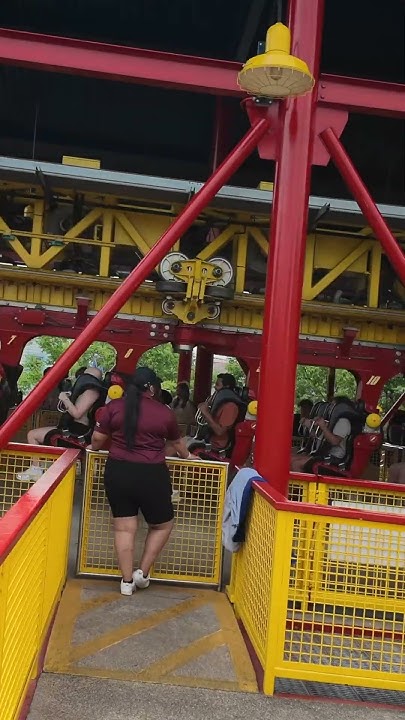 Ride The Flash Roller Coaster Experience Youtube