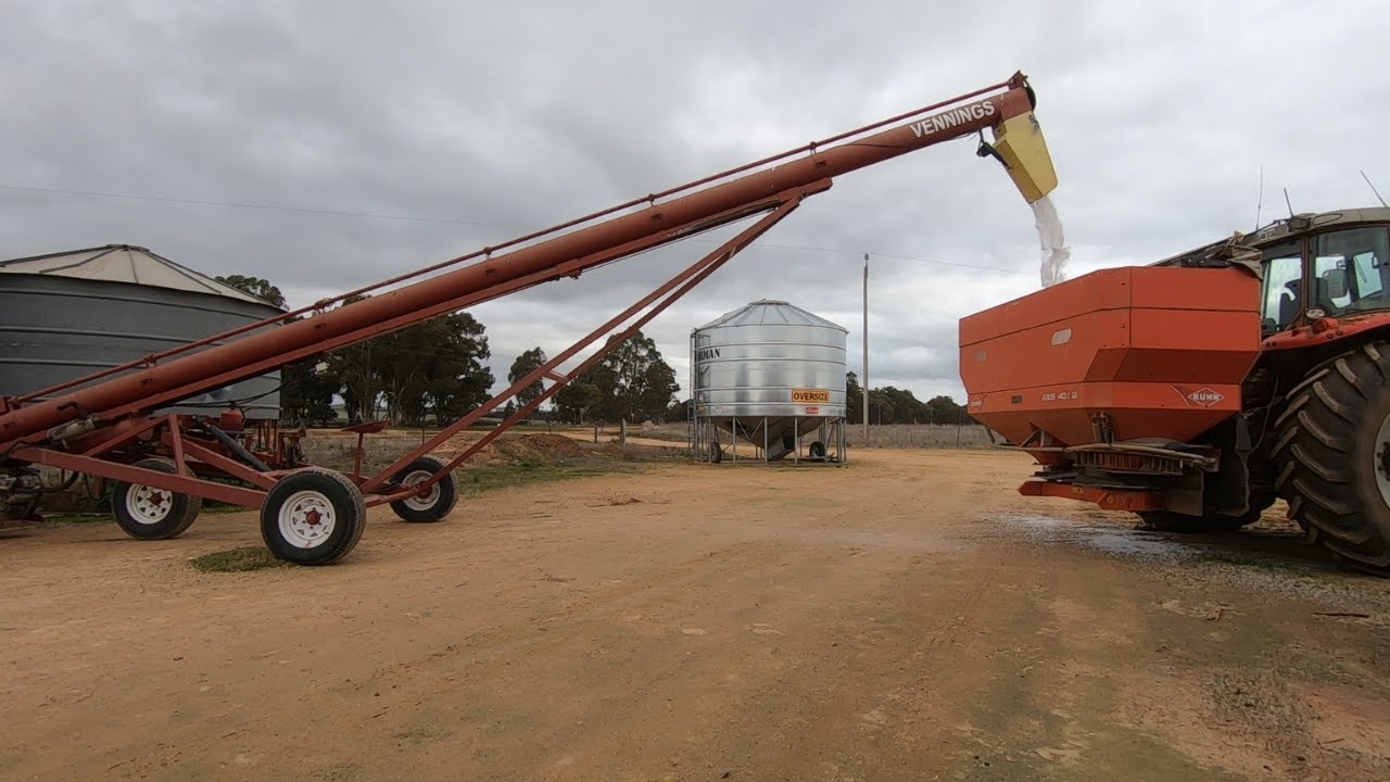 It's Time For Some Food | Spreading Fertiliser & Crutching Sheep - YouTube