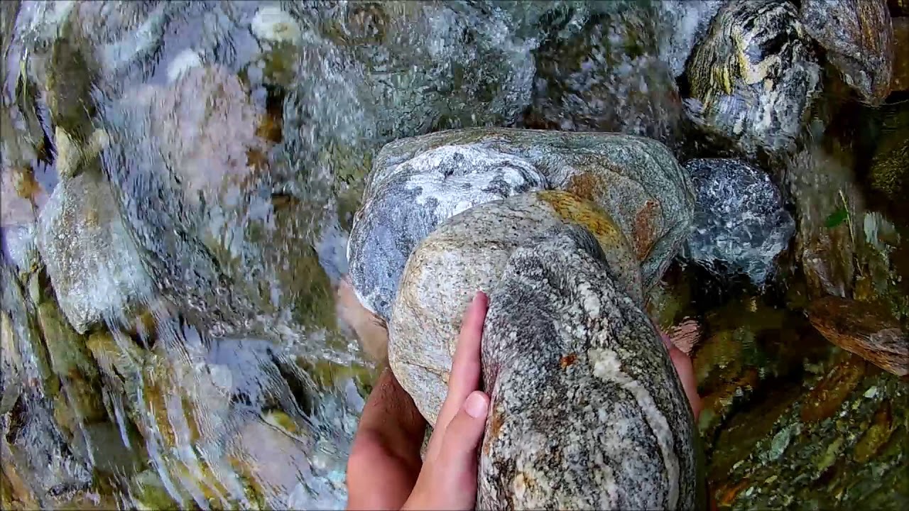 How to build a stonetower! - YouTube