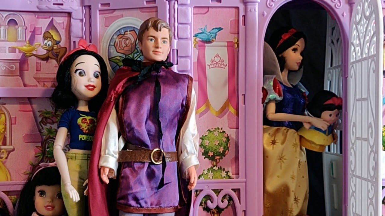 Disney Princess Dolls Introducing SNOW WHITE'S FAMILY!! 🍎 - YouTube