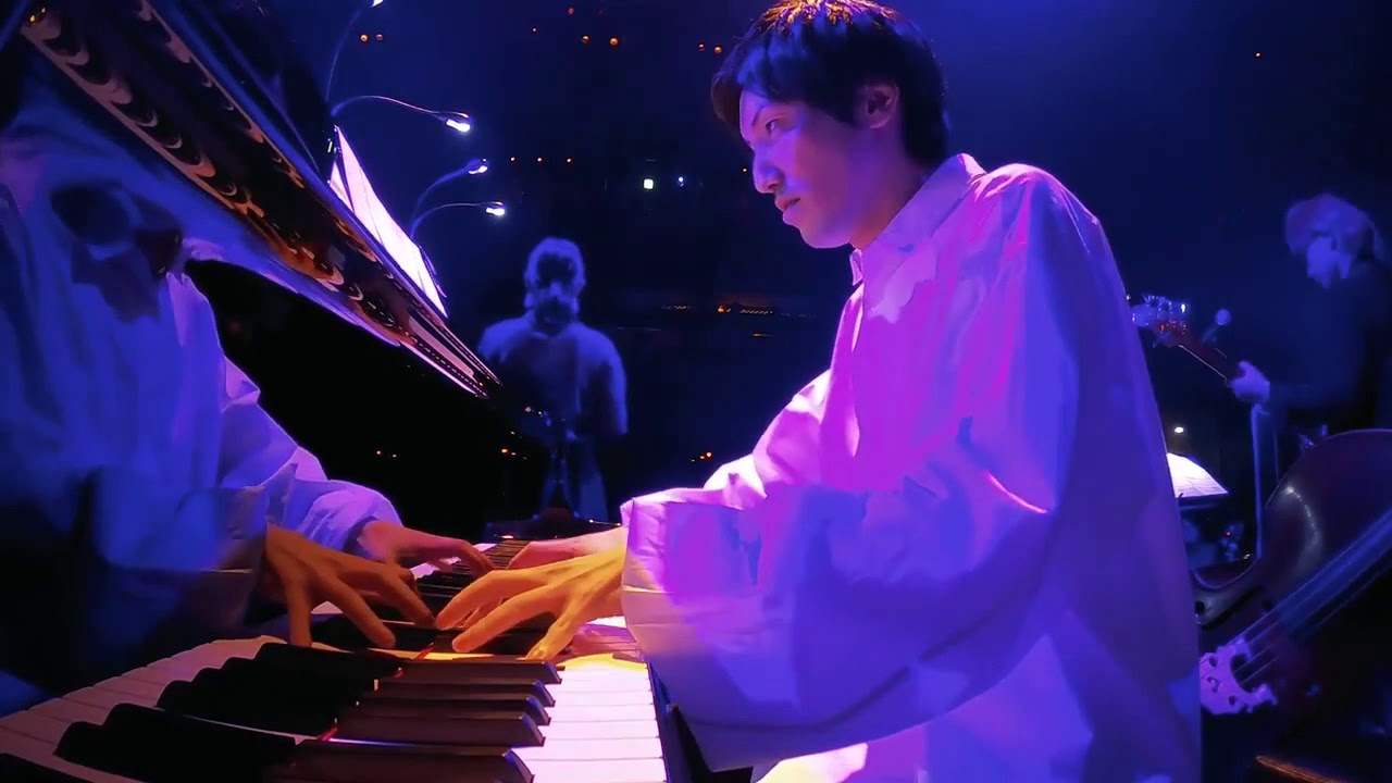 Christmas Scene - SawanoHiroyuki[nZk]:mizuki & Tielle from Billboard ...