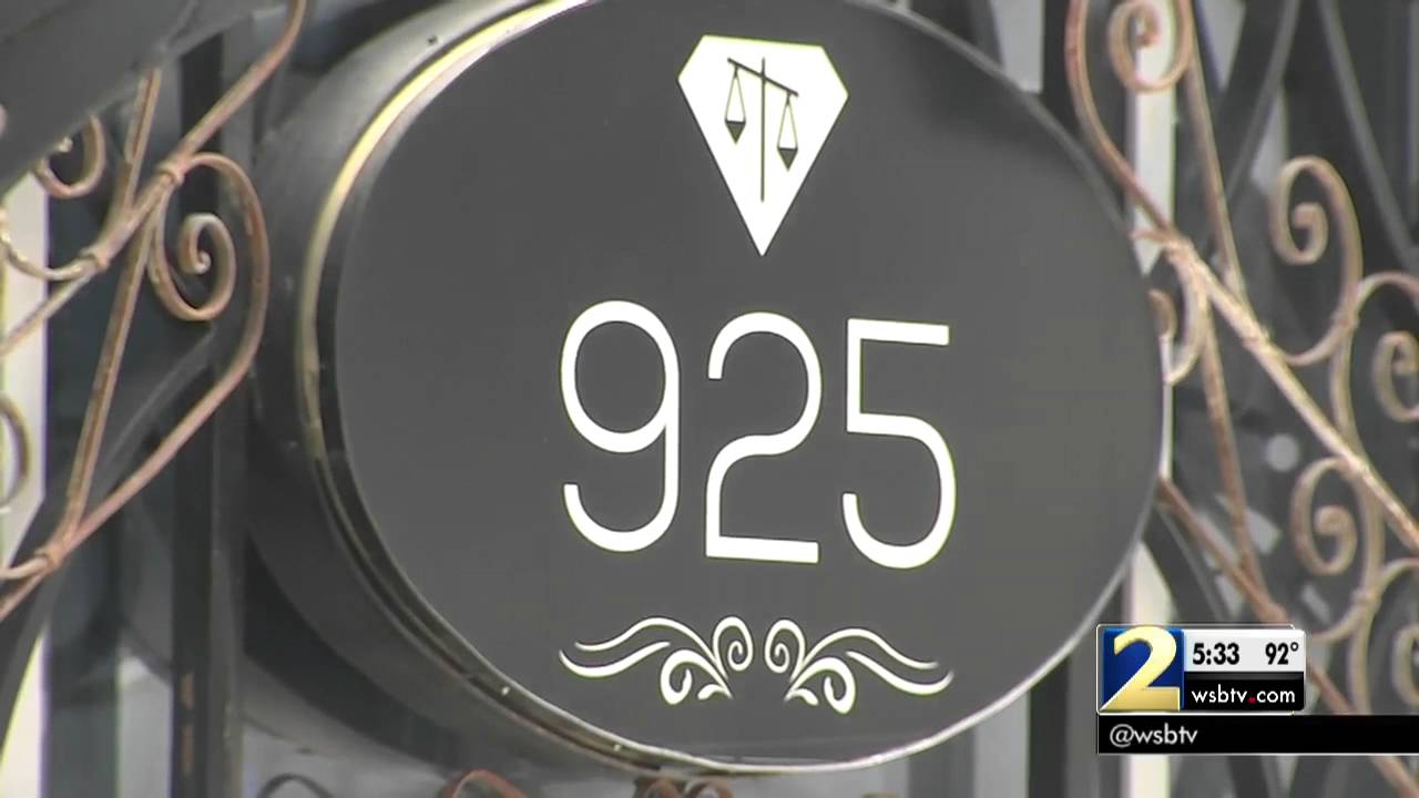 Rapper T.I. faces lawsuit over Atlanta restaurant - YouTube