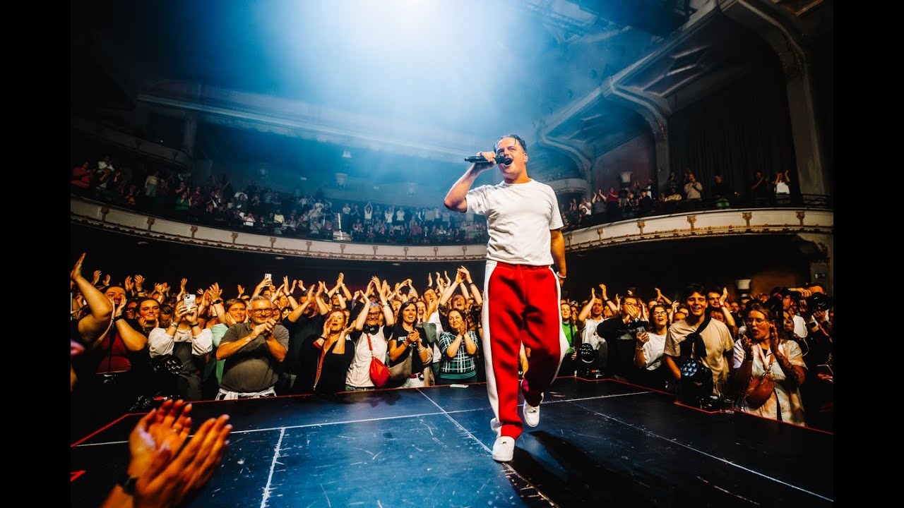 Glints in De Roma - YouTube